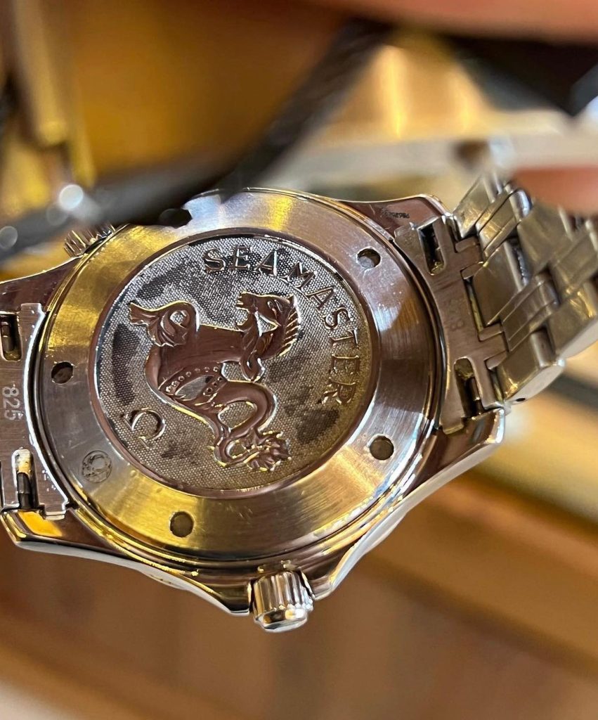 Jual Jam Vintage Omega Seamaster 300 Red Dial James Bond